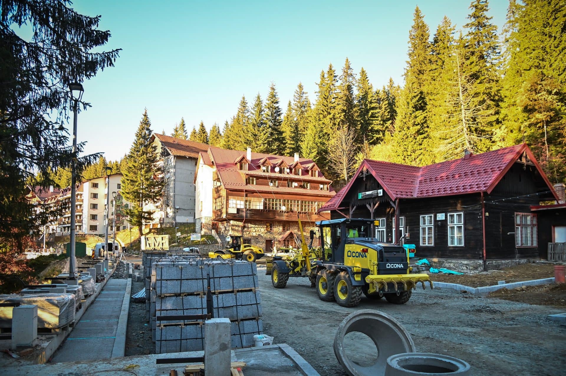 Lucrările de modernizare a drumului vechi din Păltiniș continuă ...